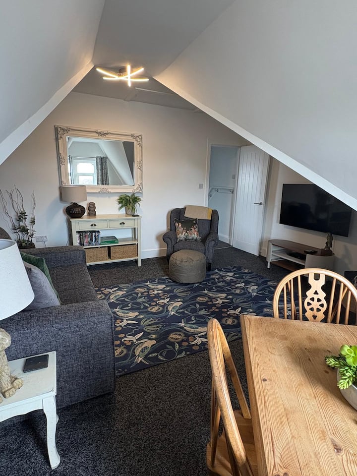 Higgledy Piggledy Home | Cosy Maisonette Near M4 - Bridgend