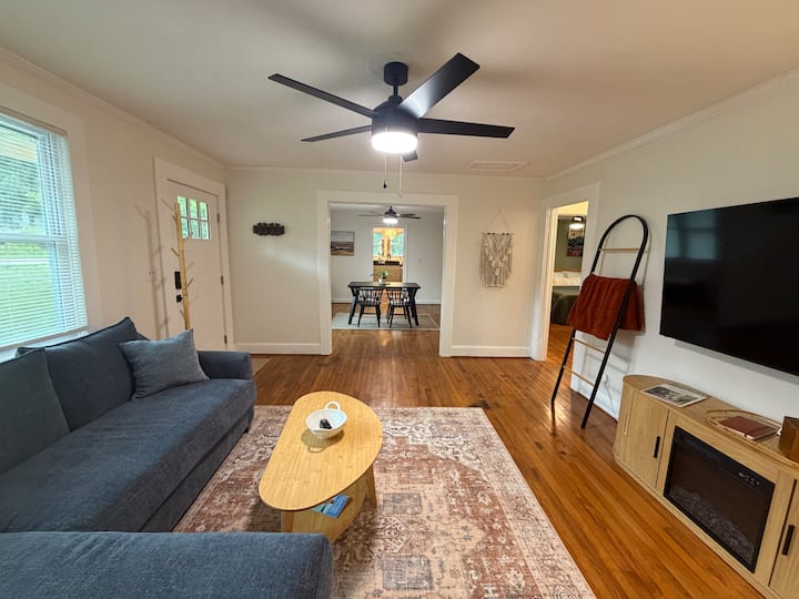 Creekside Cottage - Downtown & Swamp Rabbit Trail - Travelers Rest, SC