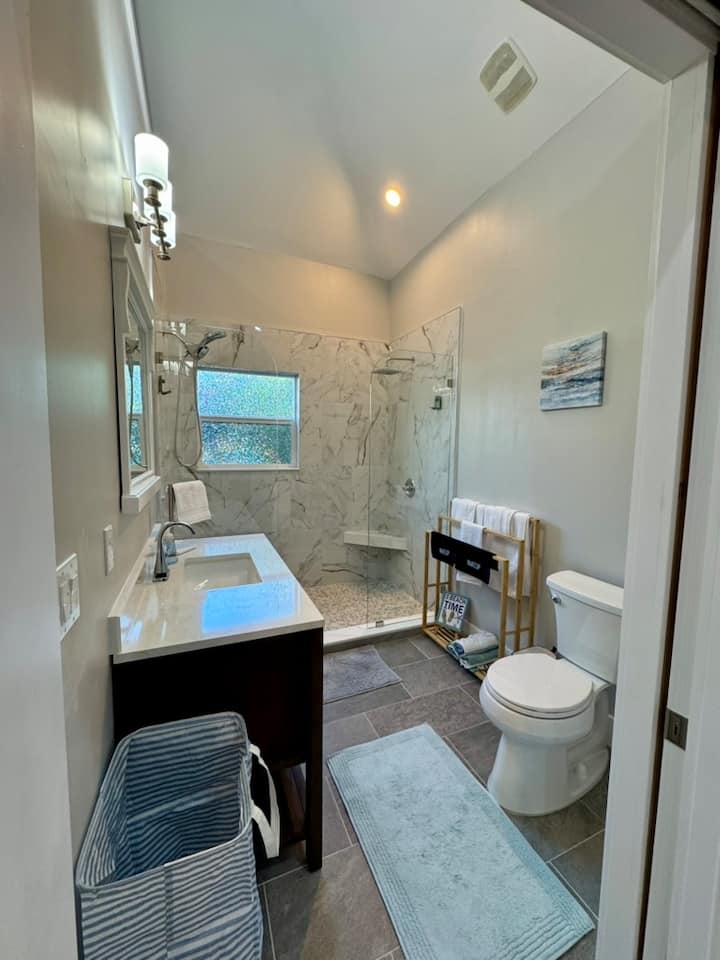 Luxury Modern Studio | Pool | Steps To Downtown - Pensacola, FL