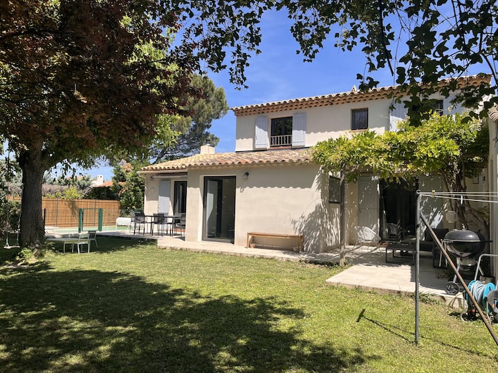 Maison Familiale Avec Piscine - Éguilles