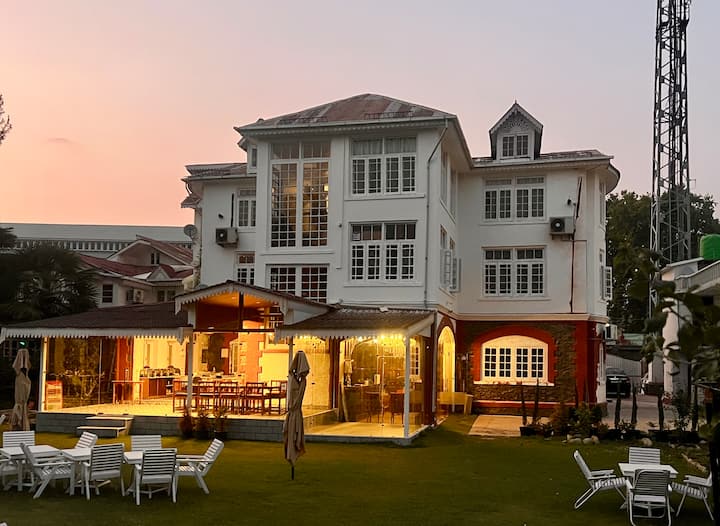 4 Bedrooms In Heritage  Bungalow - Srinagar