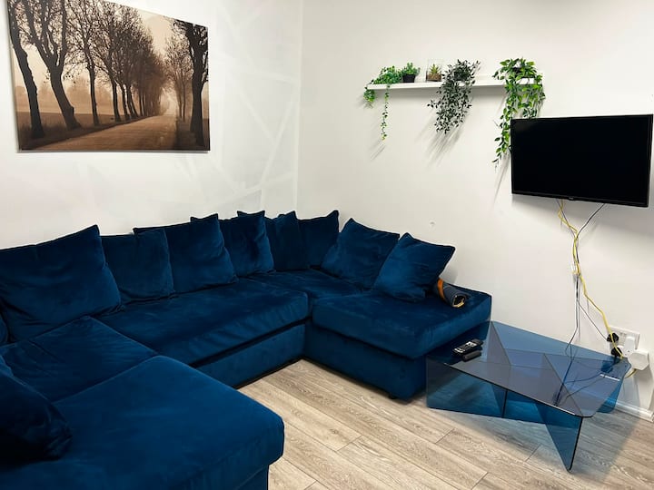Entire Apartment, Spacious, 8pp, Street Parking - Rotherham