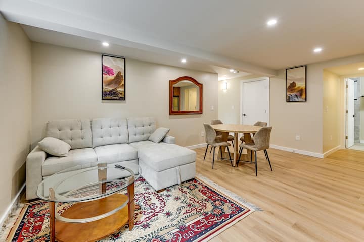 Walk To Seward Park, Near Lumen! Pet-friendly Apt - Renton, WA