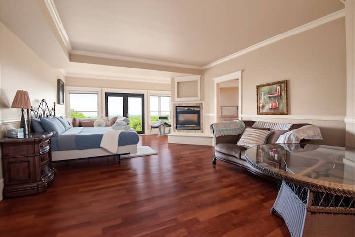 4-bedroom Guest Suite With Garden & Sea Views - West Vancouver