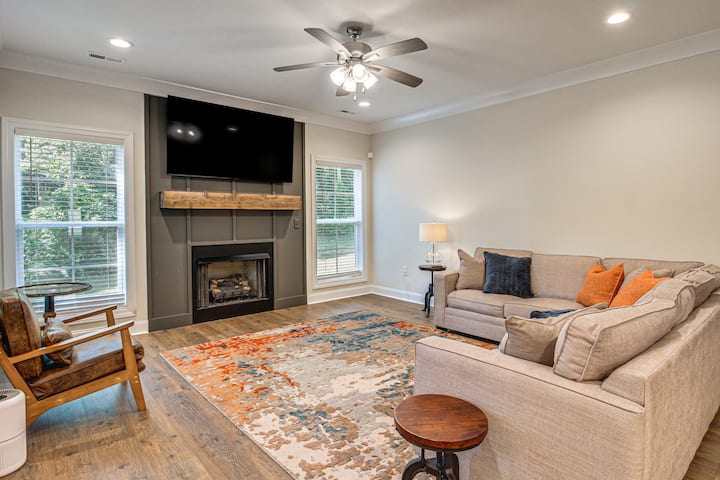 Huntsville Home Base W/ Yard + Patio! - Burritt on the Mountain
