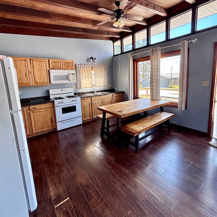Silver Lake Sleeps 10 Retreat | Pool + Dunes - Pentwater, MI