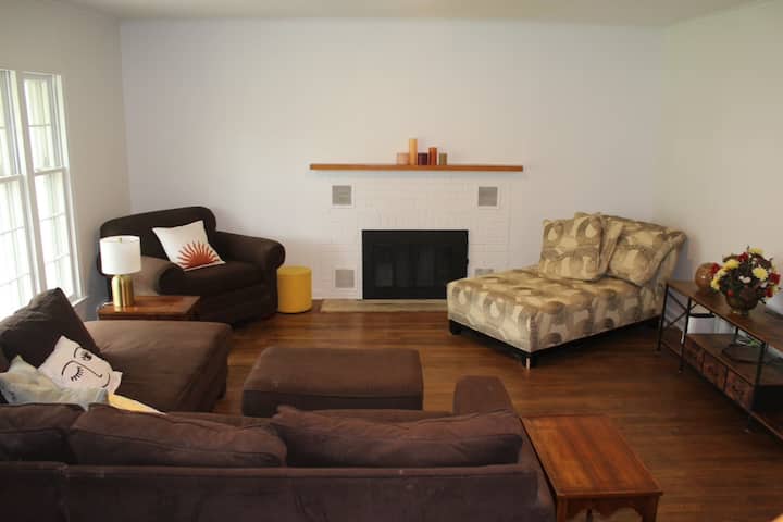 Spacious 4br | 9 Min Mci, 24 Min Arrowhead - Parkville, MO