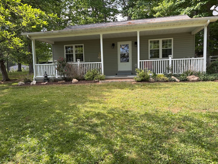 Cluckingam Cottage - Galax, VA
