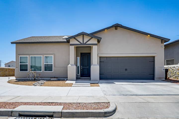 Family Home W/ Yard In El Paso Area, Pets Welcome! - Santa Teresa, NM
