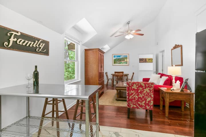 Carriage House On Historic Inn Property - Asheville, NC