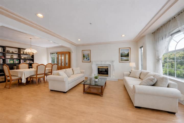 Coastal Condo | Free Parking & Internet - Victoria