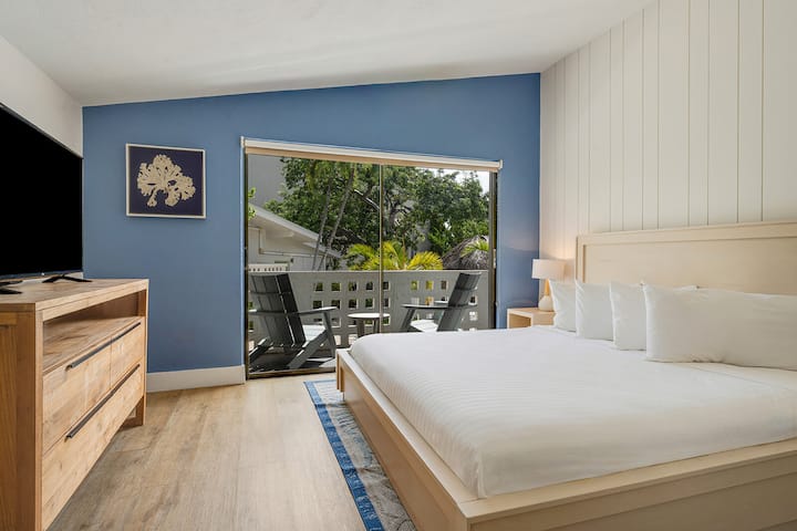 Your Weekend Adventure | Free Breakfast & Parking - Islamorada, FL