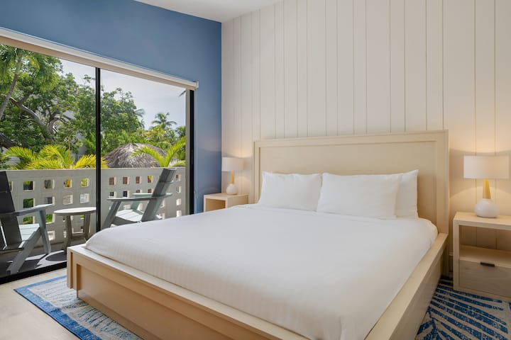 Your Weekend Adventure | Free Breakfast & Parking - Islamorada, FL