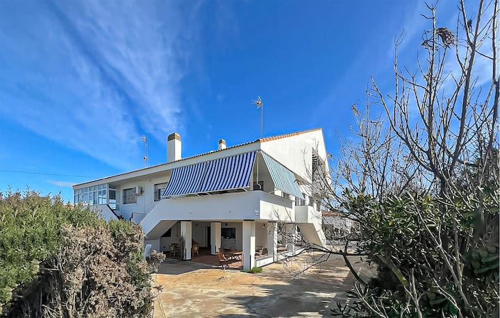 6 Bedroom Cozy Home In Punta Umbría - Huelva