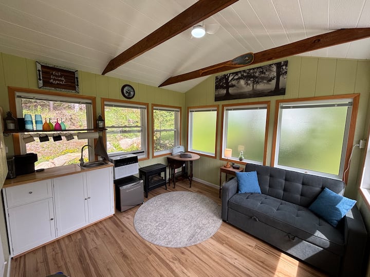 Tiny Home Retreat | Hot Tub | Trails | Farm Stay - Kawartha Lakes