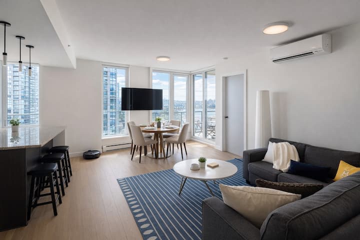 New Downtown Retreat|king Bed, Pool, Gym & Hot Tub - Vancouver