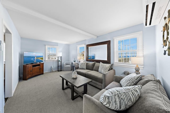 3 Bedroom Oceanside Getaway In Ship Bottom! - Surf City, NJ