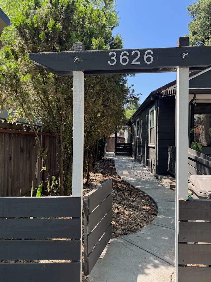 Cozy Home Away From Home - Sacramento, CA