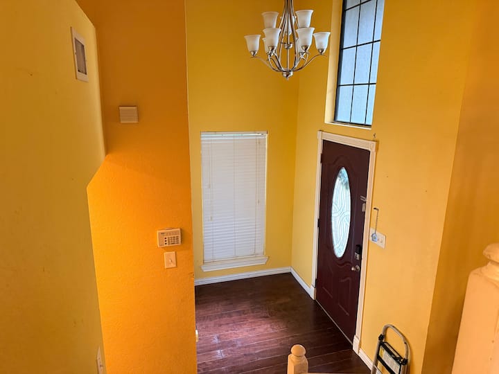 Charming 4-bedroom Home - DeSoto, TX