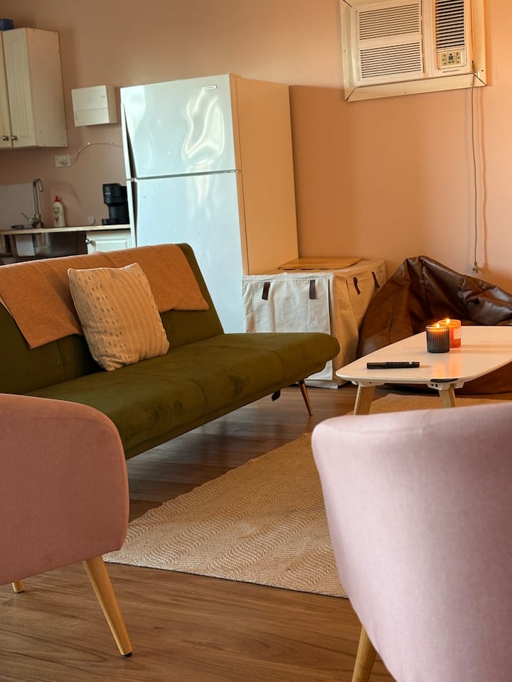Peachy Keen Retreat - Family Friendly Studio - Newcastle