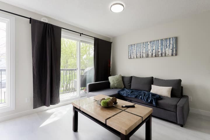 Steps To Sait | Sleeps 8| Close To Dtown And Uofc - Calgary