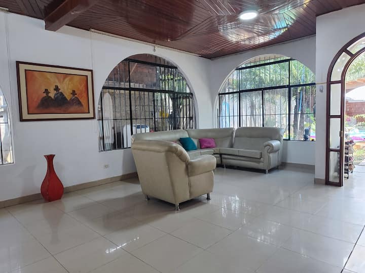 Casa Salvador, Departamento Amplio Con Piscina - Pucallpa