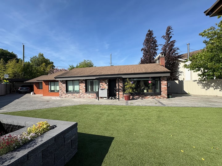 Private Vacation Home, Near Downtown & Capilano - West Vancouver