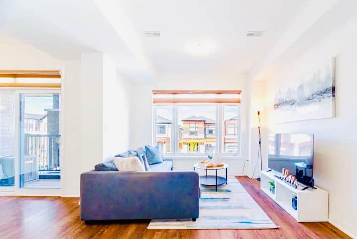 Comfy & Cozy Luxury House - Brampton