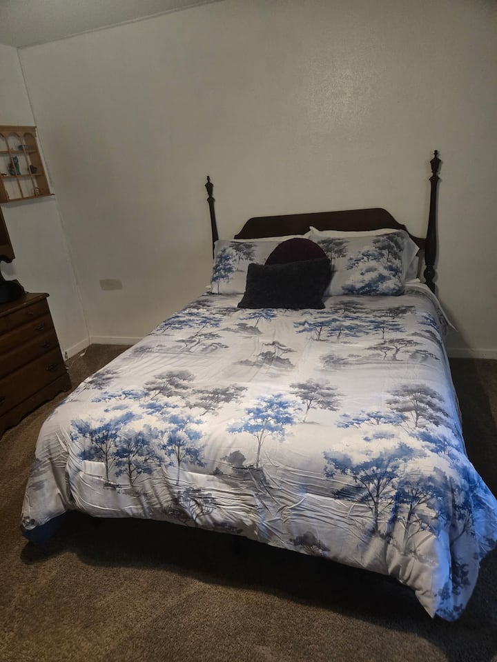 Upstairs Room Minutes From Stadium - Arlington, TX