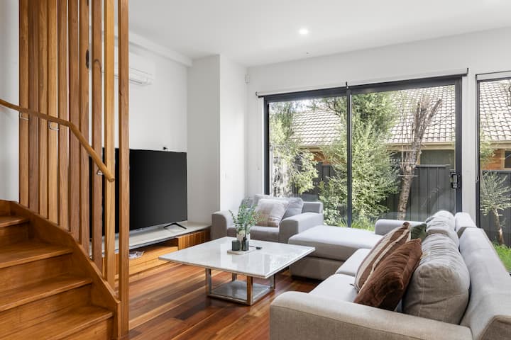 Doncaster East 5b3b Comfort Townhouse - Mitcham