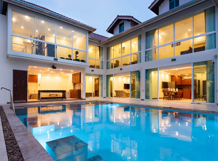 Luxury 4br Resort Pool Villa @ Pratamnak Residence - Jomtien