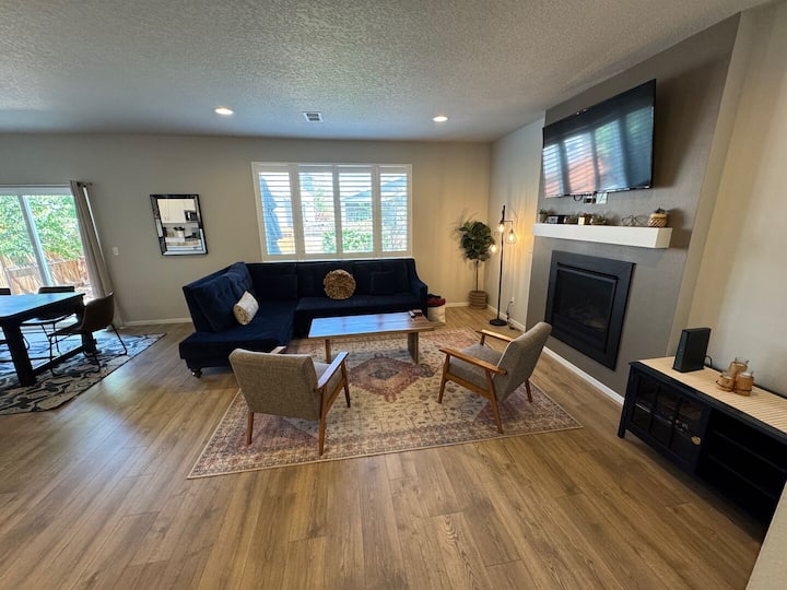 Tommy - Close To Fun! Fireplace, A/c, Fenced Yard - Bend, OR