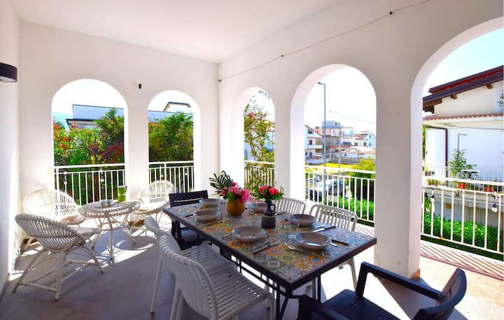 2 Bedroom Gorgeous Apartment In Pizzo - Pizzo