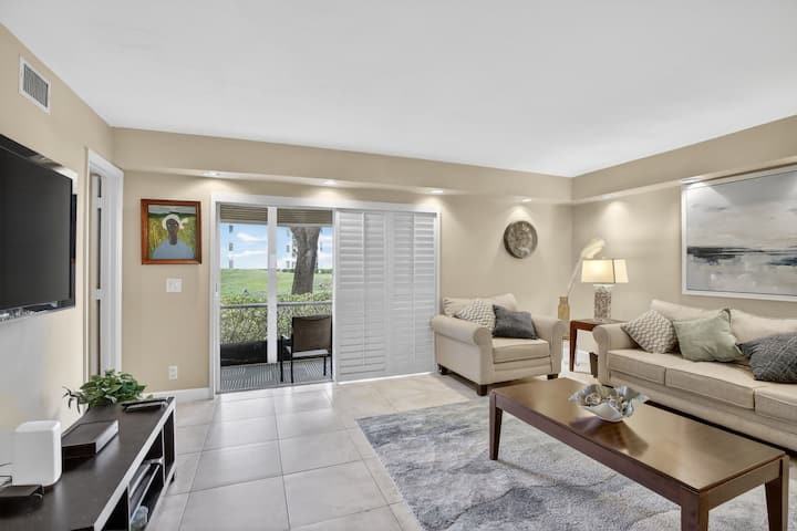Stylish Gated Retreat Near Airport & Hard Rock - Pembroke Pines, FL