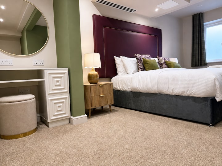 Modern Hotel Room In Historic Malthouse - Newport