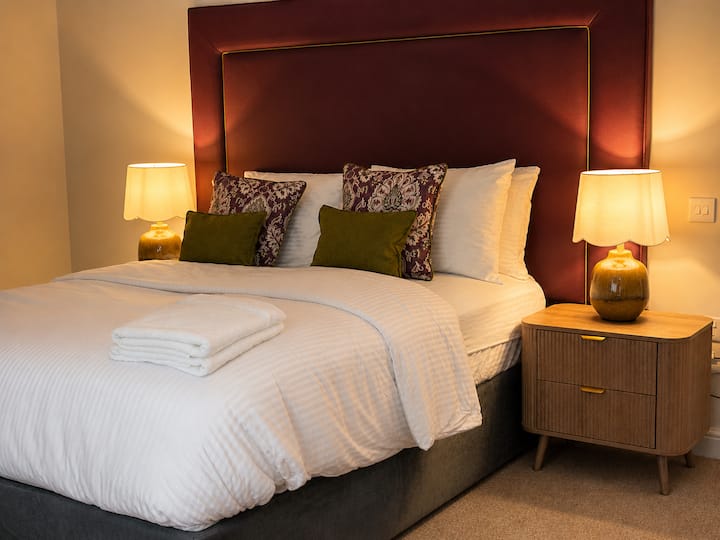 Modern Hotel Room In Historic Malthouse - Newport