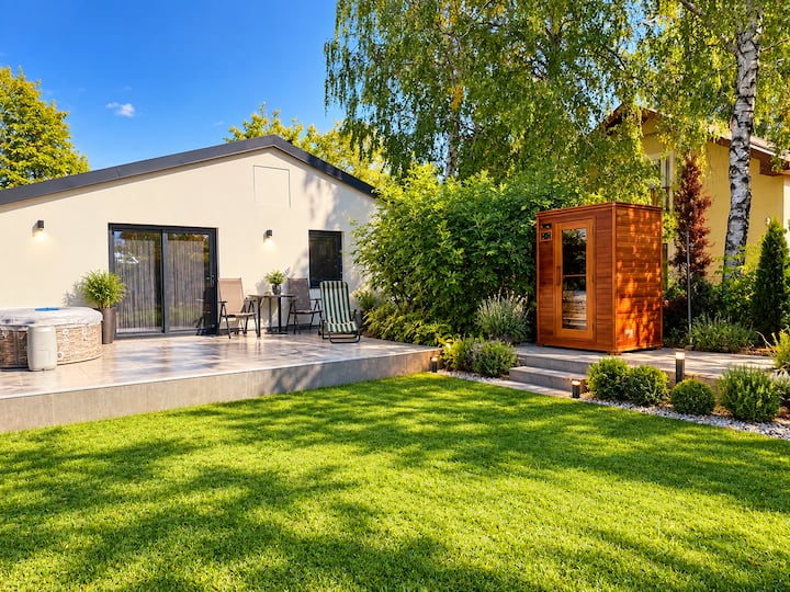 Peaceful Garden Hideaway - Velence