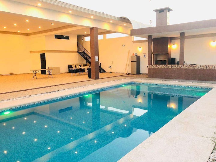 Hermosa Quinta Con 6 Cuartos Y Alberca Gigante - Nuevo León