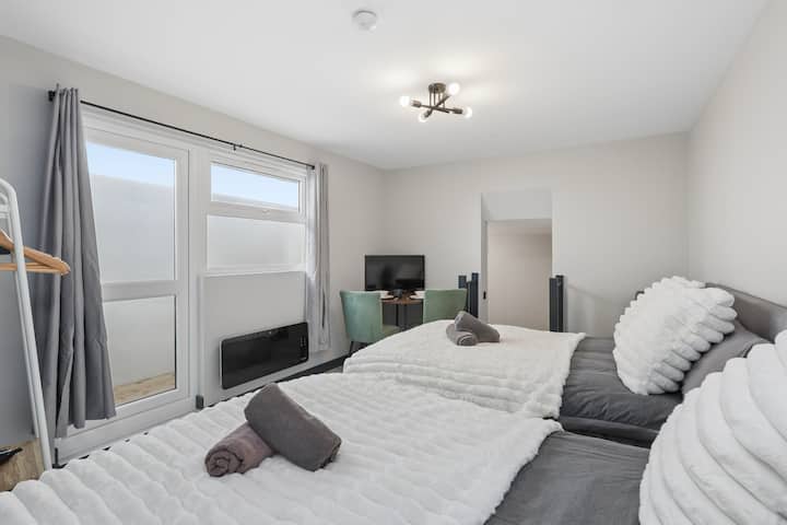 F7 | Walk To Tube | Modern | Terrace | Sleeps 6 - Chelsea