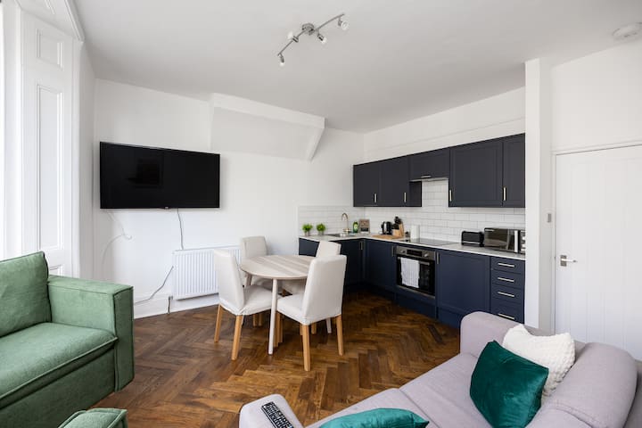 Parking | Contractor Ready Central Hove Flat - Brighton