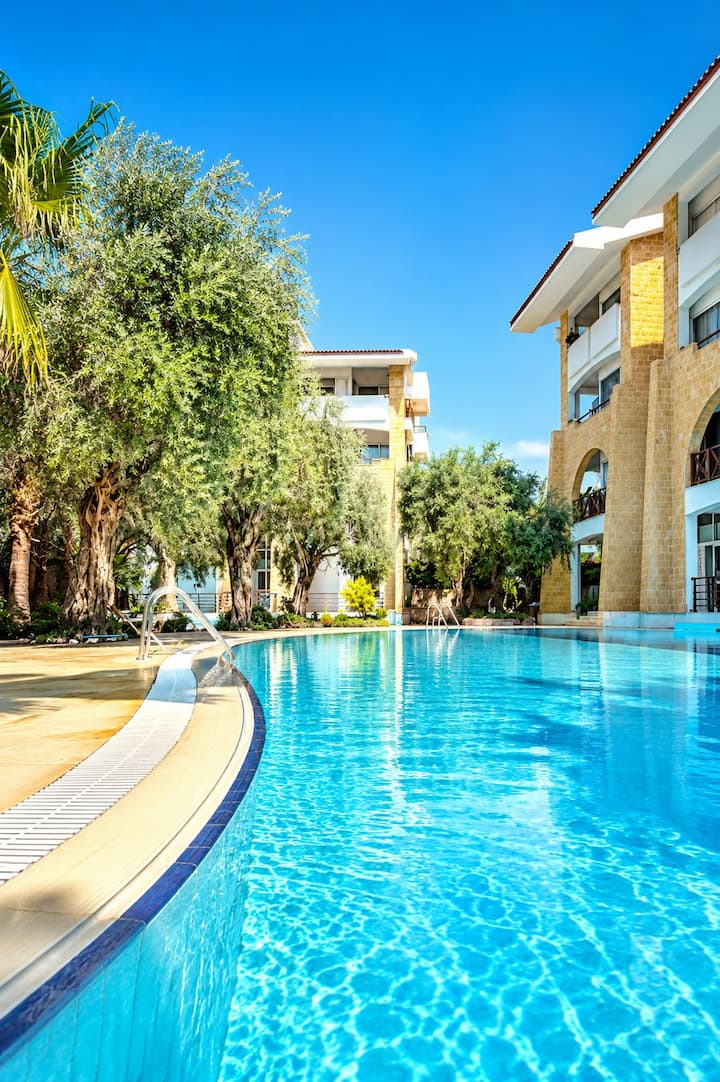 Havuzlu Sitede Casino Ve Eğlenceye Yürüme Mesafesi - Girne