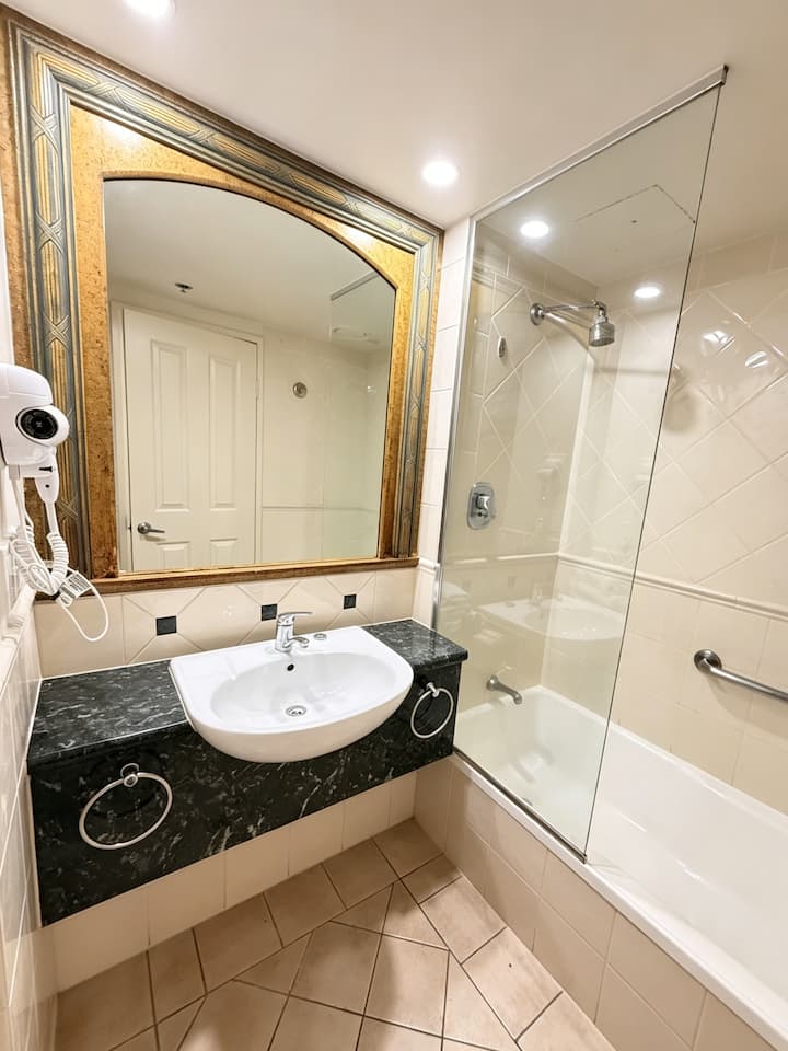 Hotel Room(9 Floor) With 2 Beds Ocean View Gc - Surfers Paradise