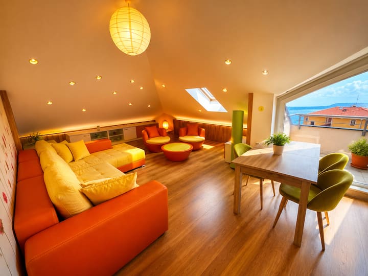 Cozy Mansard Apartment-steps From The Beach - Sozopol