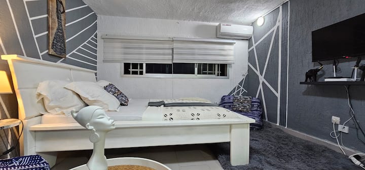 Zone 4 | 50mbs Wifi | Guarde | Eau Chaude | Clime - Abidjan