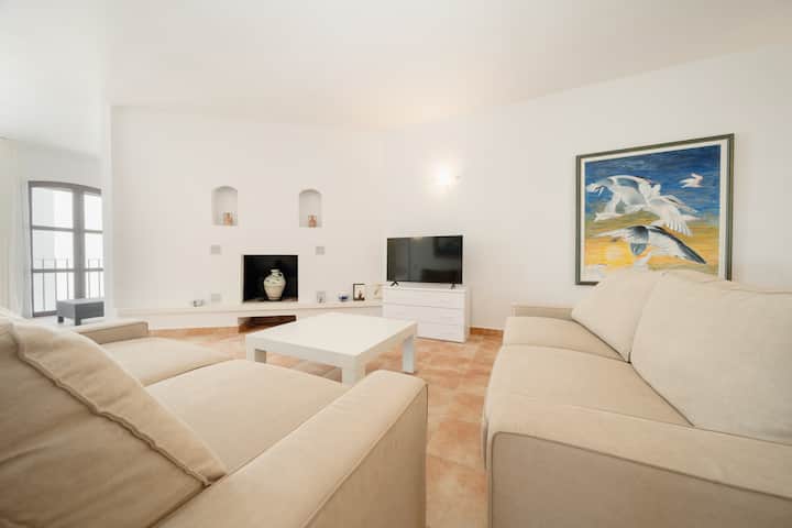 Prime Marina Apt In Puerto Banús · 3-bed + Garage - Marbella