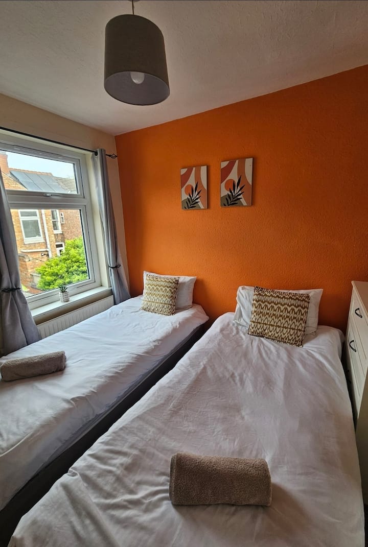4 Bed House | Parking & Garden | Leicester Le3 - Leicester