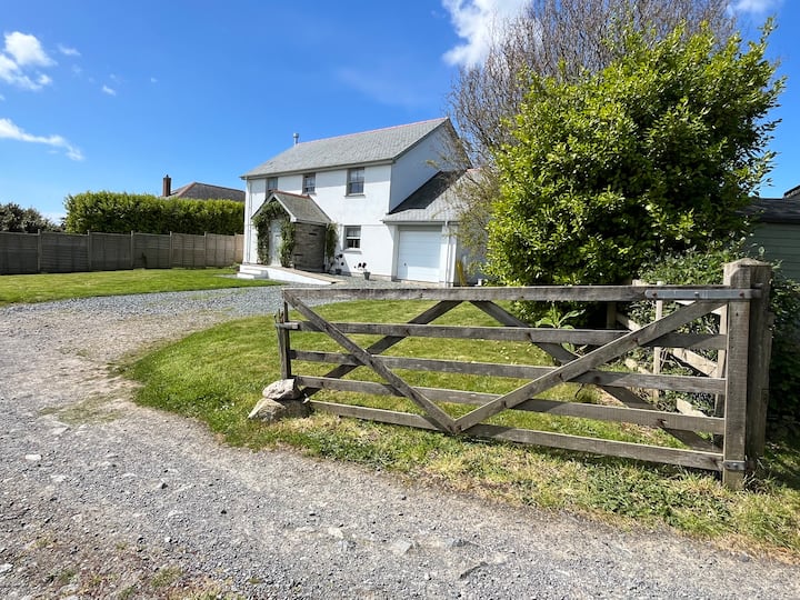 Long Moor House Near Cadgwith Cove - Lizard