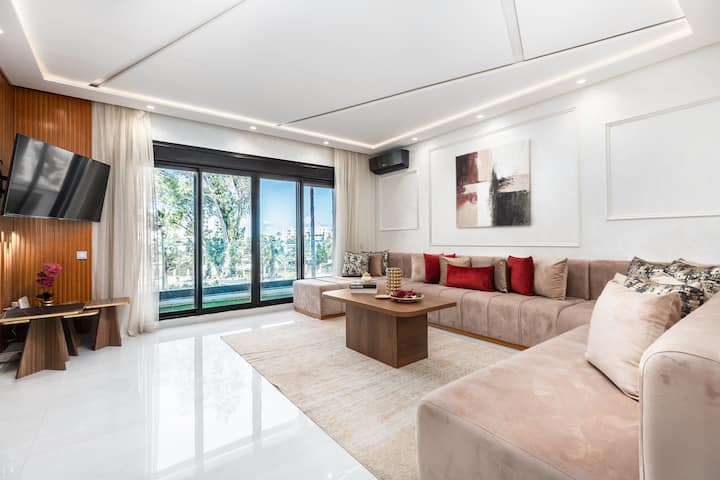 Pool View Central 3br, 2ba, Lift & 2 Balconies - Tangier
