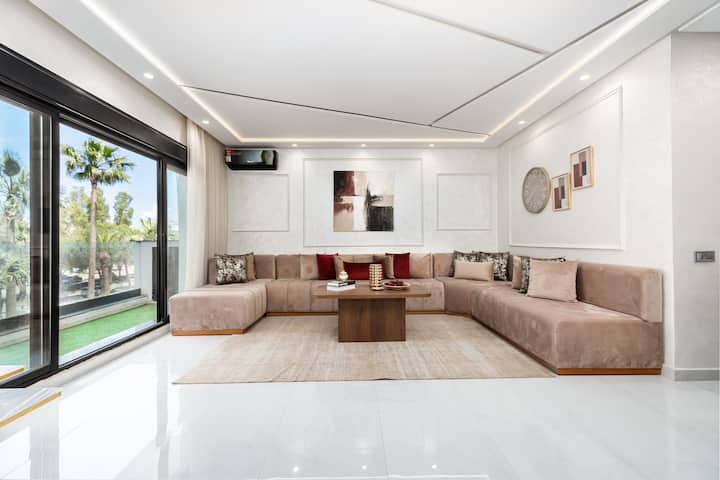 Pool View Central 3br, 2ba, Lift & 2 Balconies - Tanger