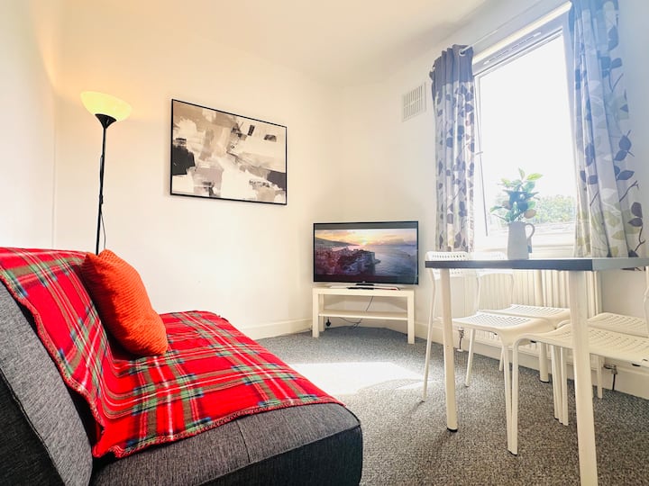 Modern 2 Bed Flat / Main Door Entry / Free Parking - Édimbourg